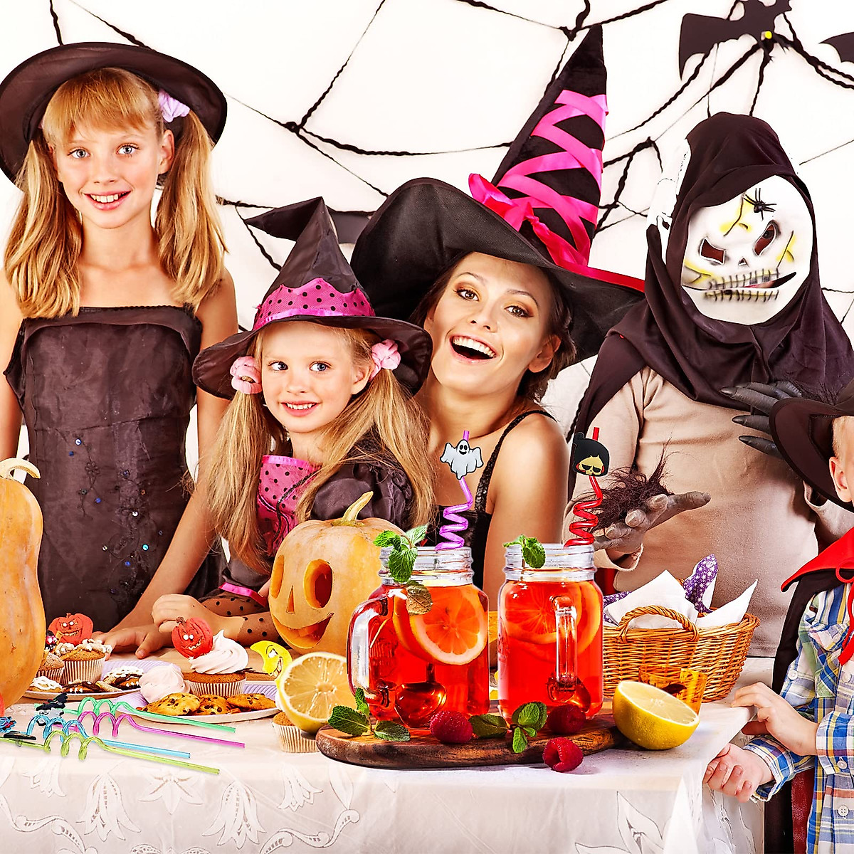 24 Pcs Halloween Party Favors Halloween Straws Reusable Plastic Crazy Straws Bats Pumpkin Cat Ghost Straws with 2 Cleaning Brush for Kids Halloween Party Supplies Birthday Decoration, 8 Styles