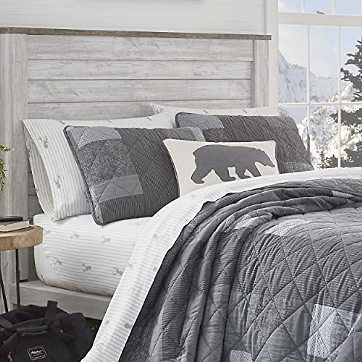 Eddie Bauer - Queen Quilt Set, Cotton Reversible Bedding with Matching Shams, Lightweight Home Decor for All Seasons (Swiftwater Charcoal, Queen)