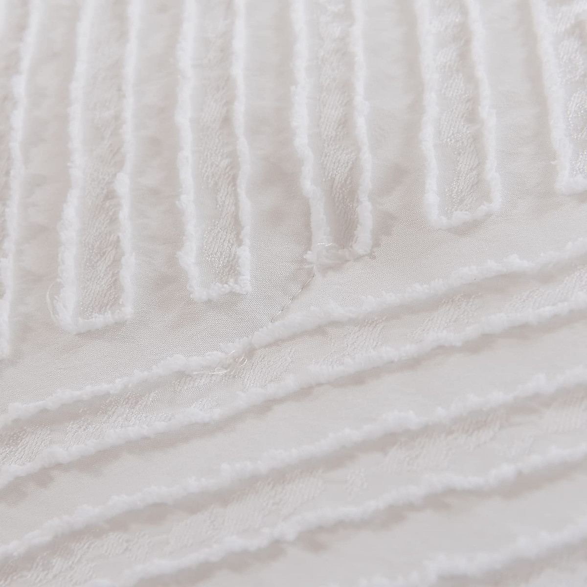 LAVACHEY Queen Comforter Set, White Boho Bedding Comforter Sets Extra Fluffy, Tufted Design Bed Comforter 3 Pieces (1 Comforter, 2 Pillowcases)