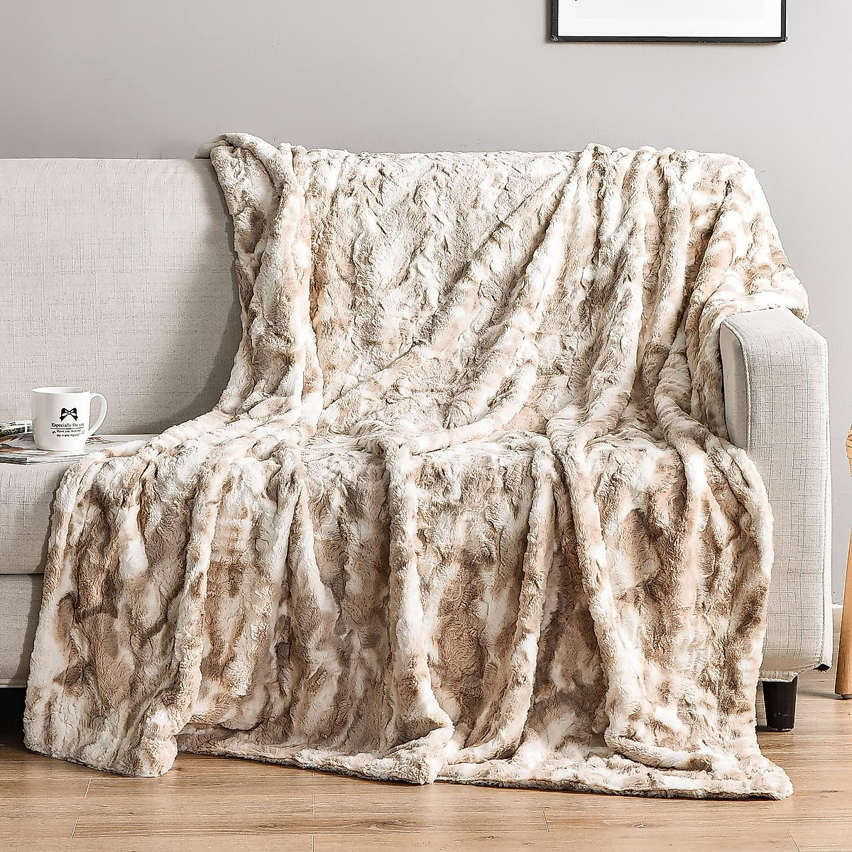 Fairblink Soft Throw Blanket, 50" x 60" Luxurious Warm Fluffy Thick Comfy Softest Fall Faux Fur Throw Blanket for Couch, Bed, Sofa, Elegant Cozy Throws Blankets for Home, Marbled Ivory