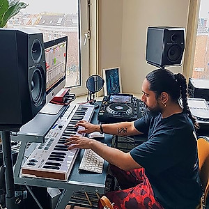 Pioneer DJ VM-70 6.5-inch Active Monitor Speaker - Black