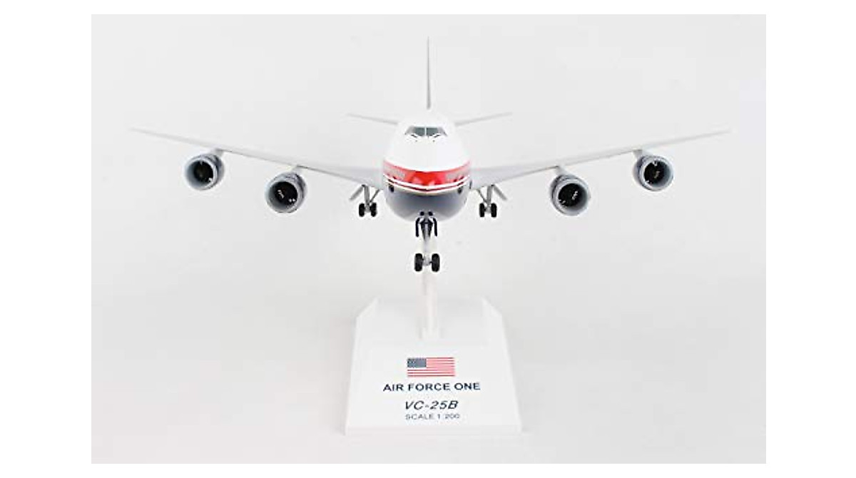 Daron SkyMarks 747-8i Air Force One Model - 1/200 Scale with Gear
