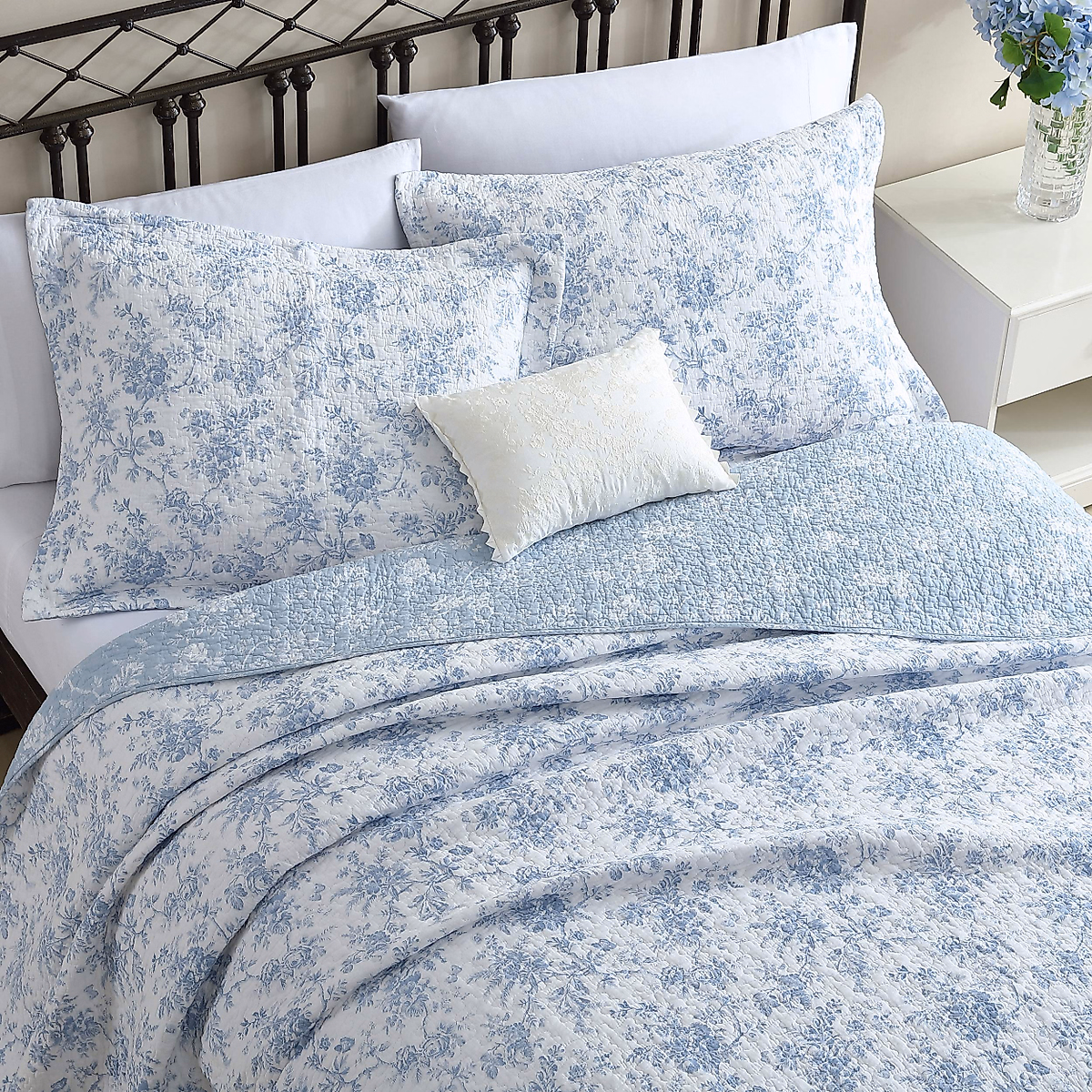 Laura Ashley Home - Twin Quilt Set, Reversible Floral Cotton Bedding with Matching Sham, Home Decor for All Seasons (Walled Garden Blue, Twin)