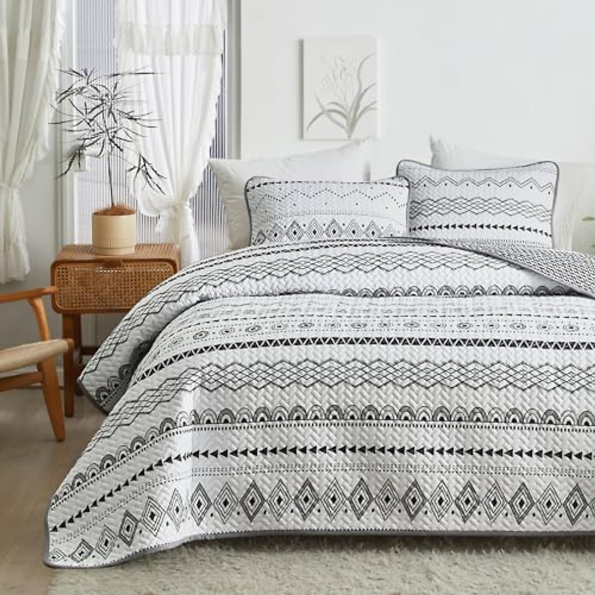 Flysheep 3-Piece Bohemian Geometric King Quilt Set, Aztec White n Black Boho Striped Summer Lightweight Bedspread/Coverlet Set, Brushed Microfiber for All Season - 104" x 90"