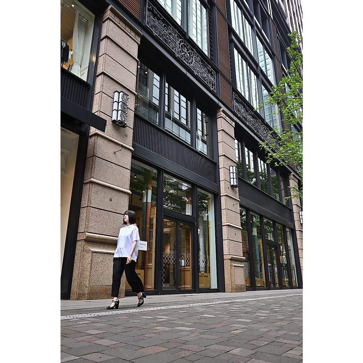 Nikon Z fc DX-Format Mirrorless Camera Body w/NIKKOR Z 28mm f/2.8 (SE) (Renewed)