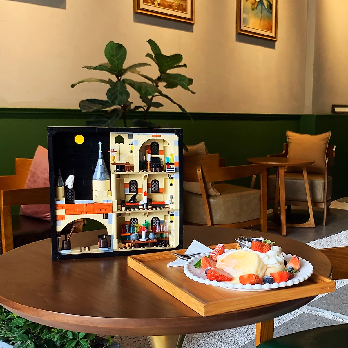 Castle House Building Kit Compatible with Lego Set for Kids 8-14 Years Up,for Adutls Gift,Minifigure Display Case for Collectibles 521 pcs