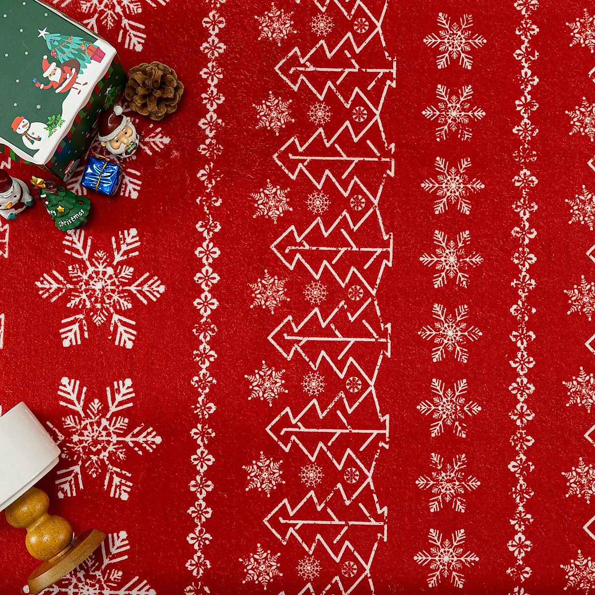 PureCozy Christmas Area Rug 5x7 Red Washable Kitchen Rug Xmas Snowflake Holiday Decor Indoor Throw Rug Decorative Living Room Non Slip Soft Low Pile Carpet Bedroom Dining Room Office Nursery Bathroom