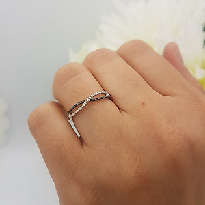 Dazzlingrock Collection 0.10 Carat (ctw) Round Black Diamond & White Diamond Swirl Infinity Style Wedding Band for Women in 925 Sterling Silver Size 10