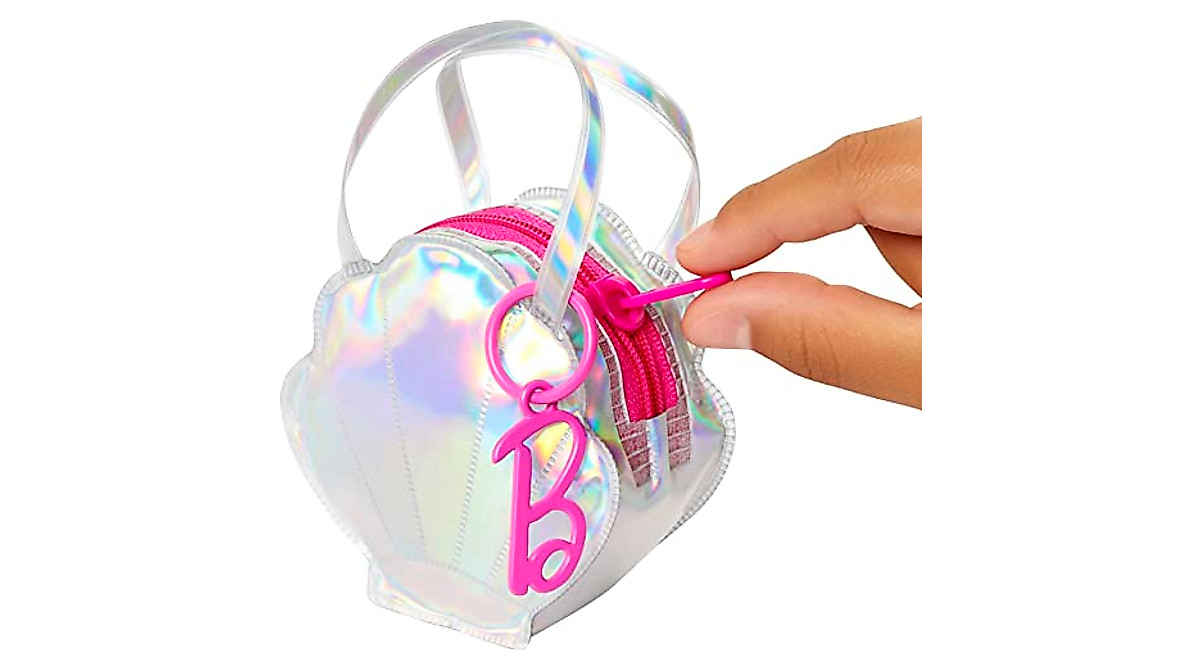 Barbie Deluxe Beach Bag with Swimsuit & Accessories