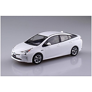 Aoshima 54161 Toyota Prius (Super White II) 1/32 scale pre-painted