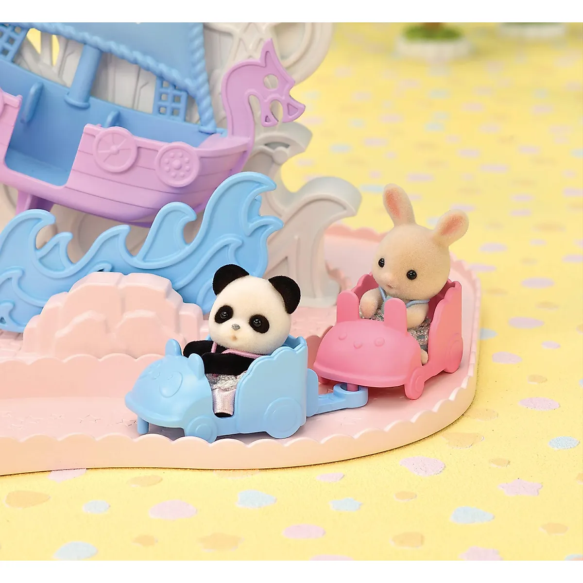 Calico Critters: Baby Amusement Park Playset - Castle Theme for Kids Aged 3 to 11