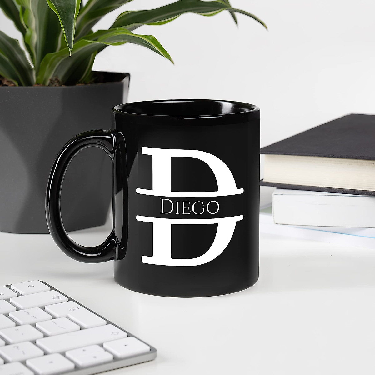 Personalized Monogram Coffee Mug, Initial Letter D Customized for Women Men Girls Boys Dads Moms Friends, Taza de Café Personalizada Con Monograma, Letra Inicial - Black Mug Letter D 11oz