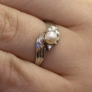 Direct-Jewelry 10k White Gold Freshwater Cultured Pearl And Diamond Ring (Size 4.5)
