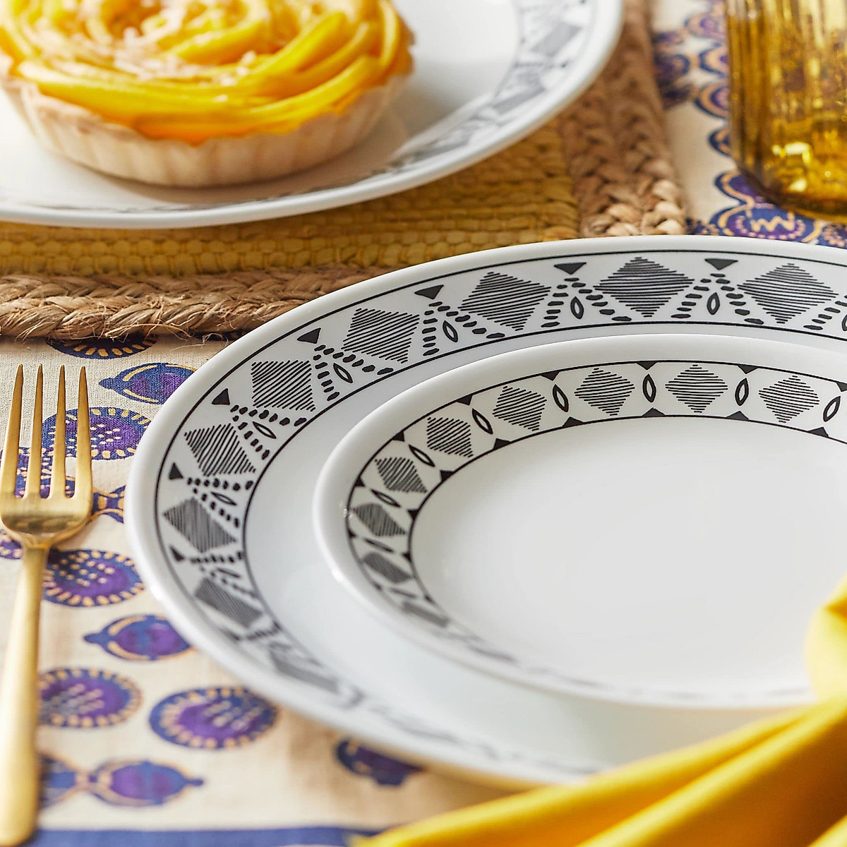 Corelle Cusco 16 piece Dinnerware Set Service for 4 black