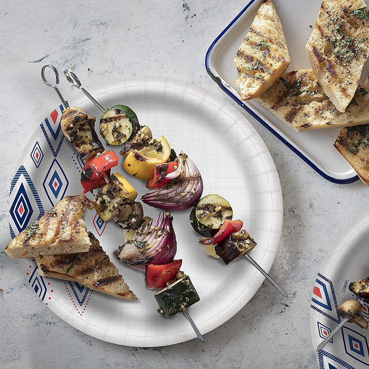 Dixie Paper Plates, 10 1/16 inch, Dinner Size Printed Disposable Plate, 44 Count (Pack of 5) , Packaging and Design May Vary