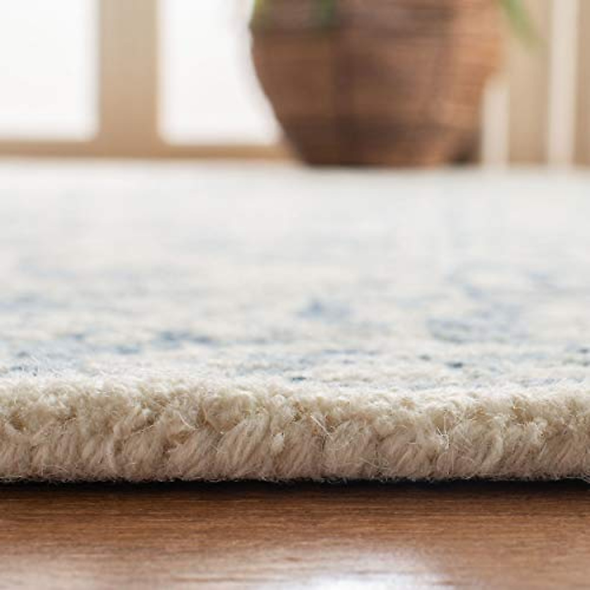 SAFAVIEH Blossom Collection 5' x 8' Ivory/Blue BLM351A Hand-Hooked Premium Wool Area Rug