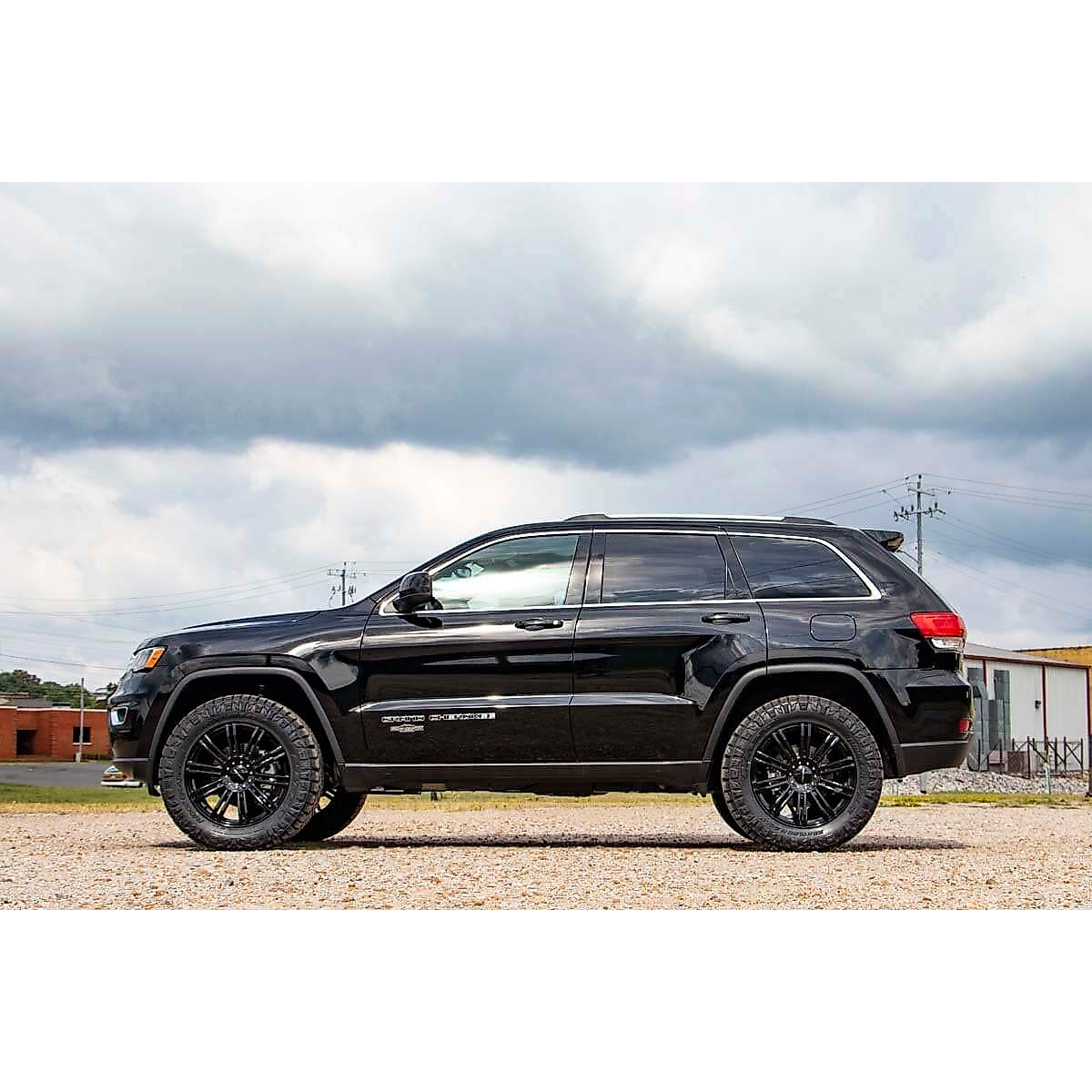 Rough Country 2.5 Lift Kit w/N3 Struts for 16-22 Jeep Grand Cherokee WK2-91430