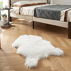 Rainlin Ultra Soft Fluffy Faux Fur Sheepskin Rugs for Bedroom Living Room White Fuzzy Washable Home Decor Carpets Plush Shag Small Area Rugs,2x3 Feet