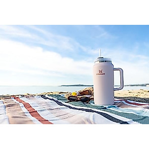 Stanley Quencher H2.0 FlowState Stainless Steel Vacuum Insulated Tumbler with Lid and Straw for Water, Iced Tea or Coffee, Smoothie and More, Rose Quartz, 64 oz