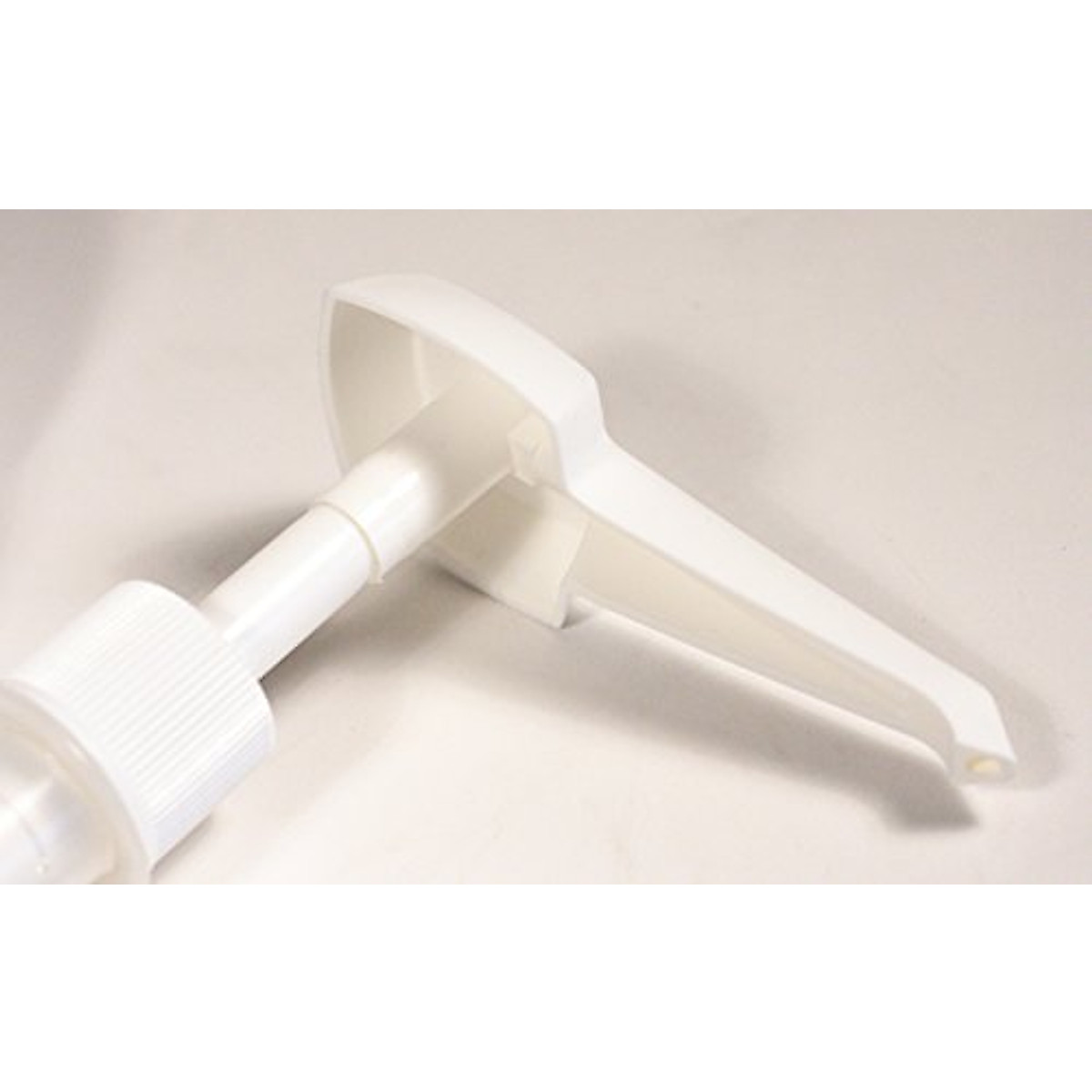 Carlisle FoodService Products Universal Condiment Pump/Dispenser Kit with 5 Lids, White