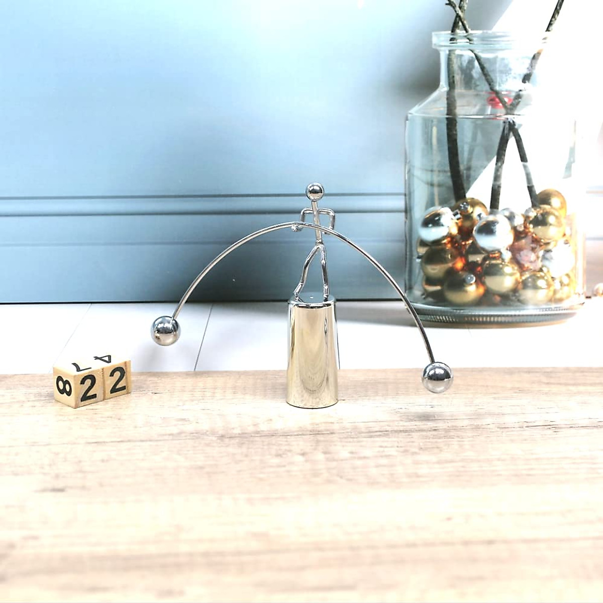 Sunnytech Mini Steel Balance Toy Weightlifter Kinetic Art Balance Toy Balancing Decompressive Science Psychology Home Offic Decor Desk Decor Toy WJ064