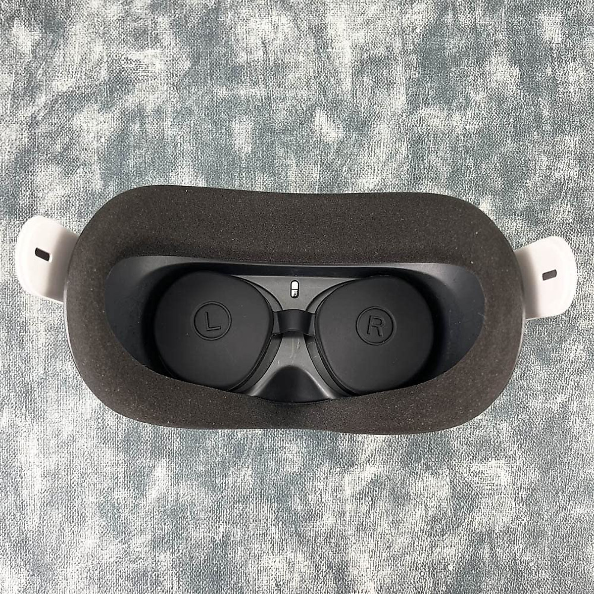 Ytaland VR Lens Cover for Oculus Quest 2 Dust Proof Cover for Oculus Quest 2 Anti-Dust Silicone Lens Protector (Black)