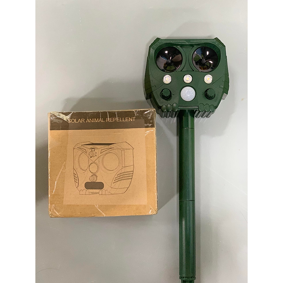 Upgraded Ultrasonic Animal Repeller Outdoor Solar Animal Repeller with Motion Sensor and Deterrent Light to Scare Raccoon Cat Squirrel Skunk Rabbit Dog Deer Repellent Devices for Yard Protection