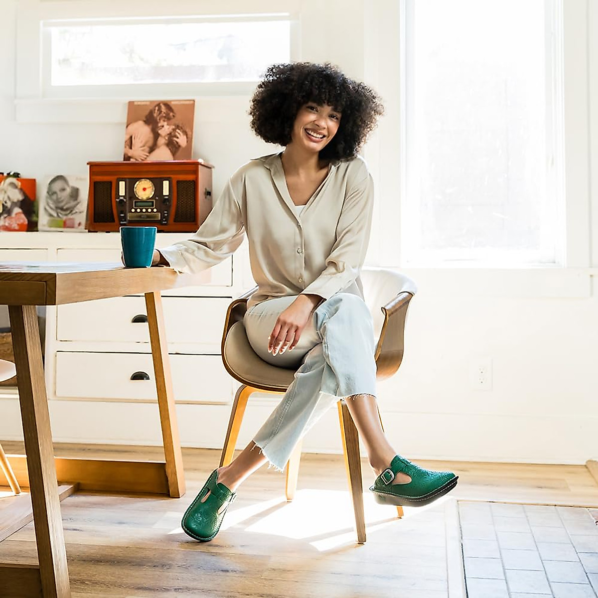 Alegria Women's Classic Ofrenda White Leather Clog 8-8.5 Medium Width US