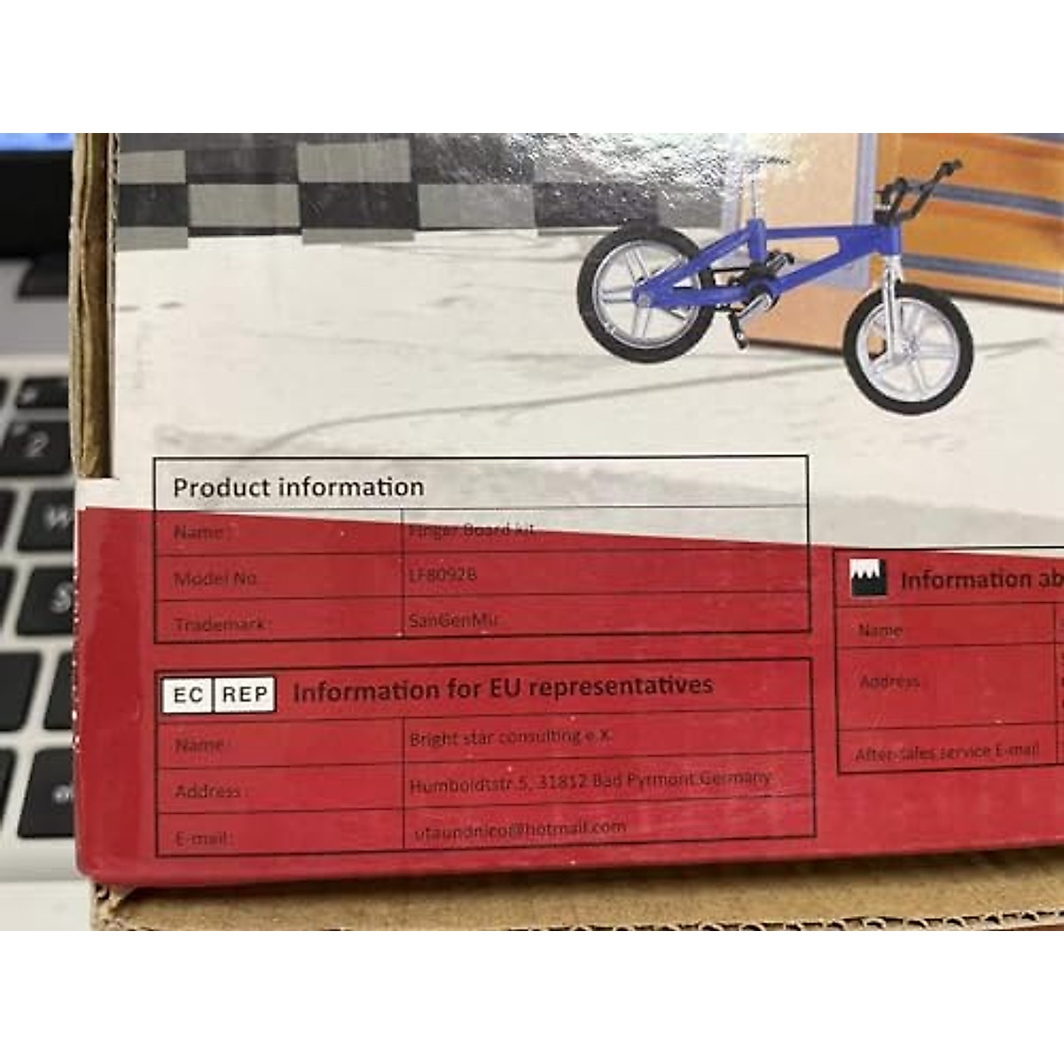 Kidsdream 8pcs Skate Park Kit Ramp Parts for Fingerboard Mini Finger Skateboard Fingerboards Ultimate Parks with 3PCS Finger Boards