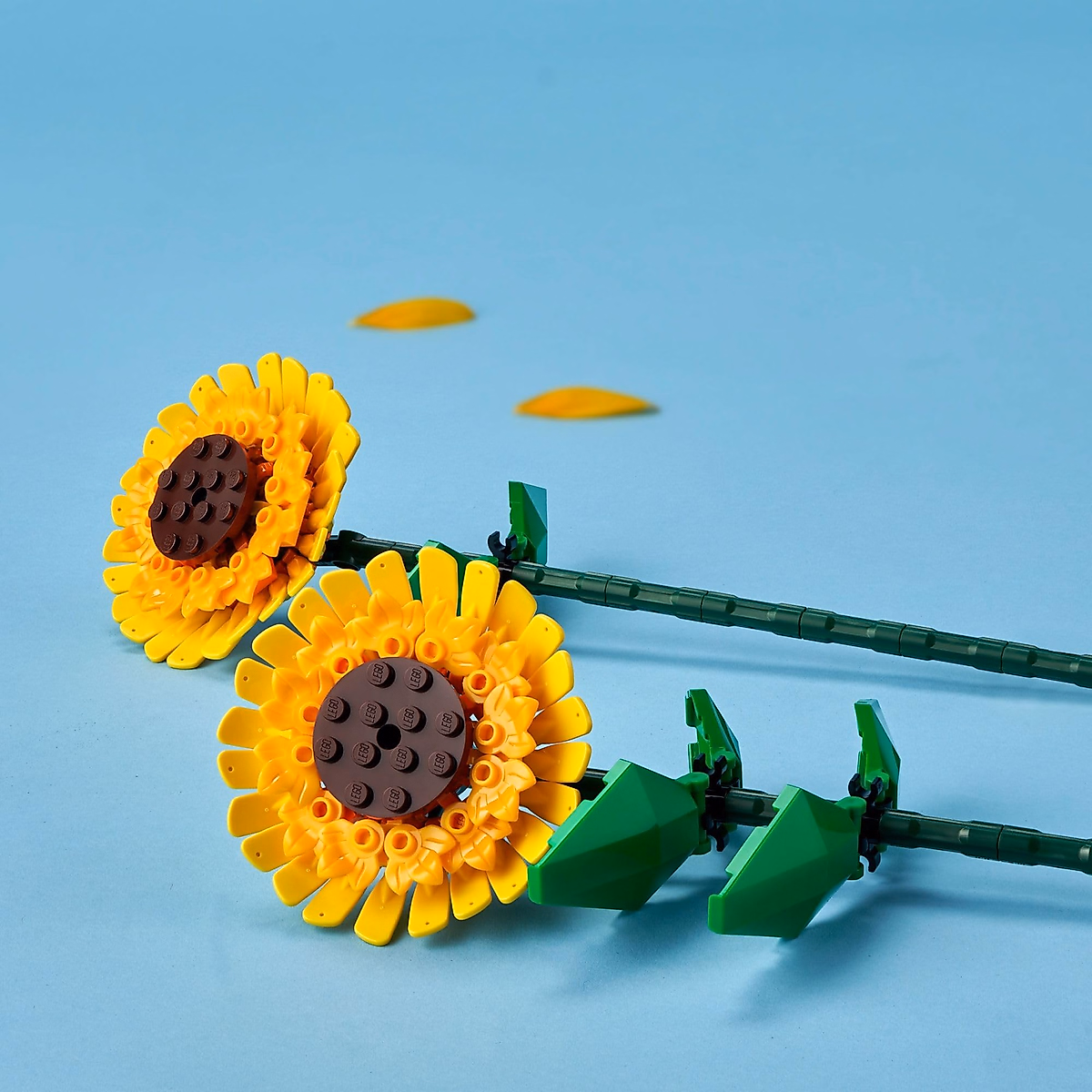 LEGO Sunflowers - Building Toy for Kids, Girls and Boys Ages 8+ - Artificial Sunflowers for Home Decor and Display - Gift for Her and Him - 40524