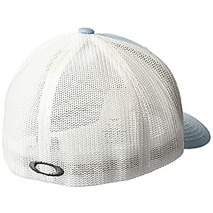 Oakley Golf Cresting Trucker