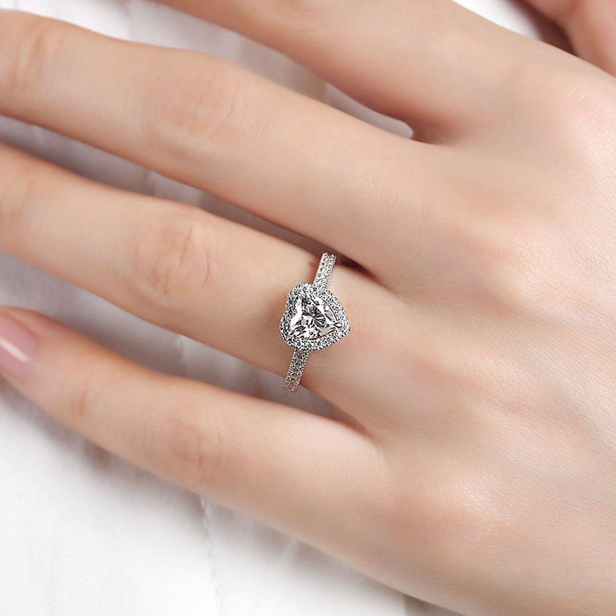 Jeulia Moissanite Halo Heart Cut Diamond White Moissanite Stone Gold Ring Engagement Anniversary Promise Wedding Rings (6)