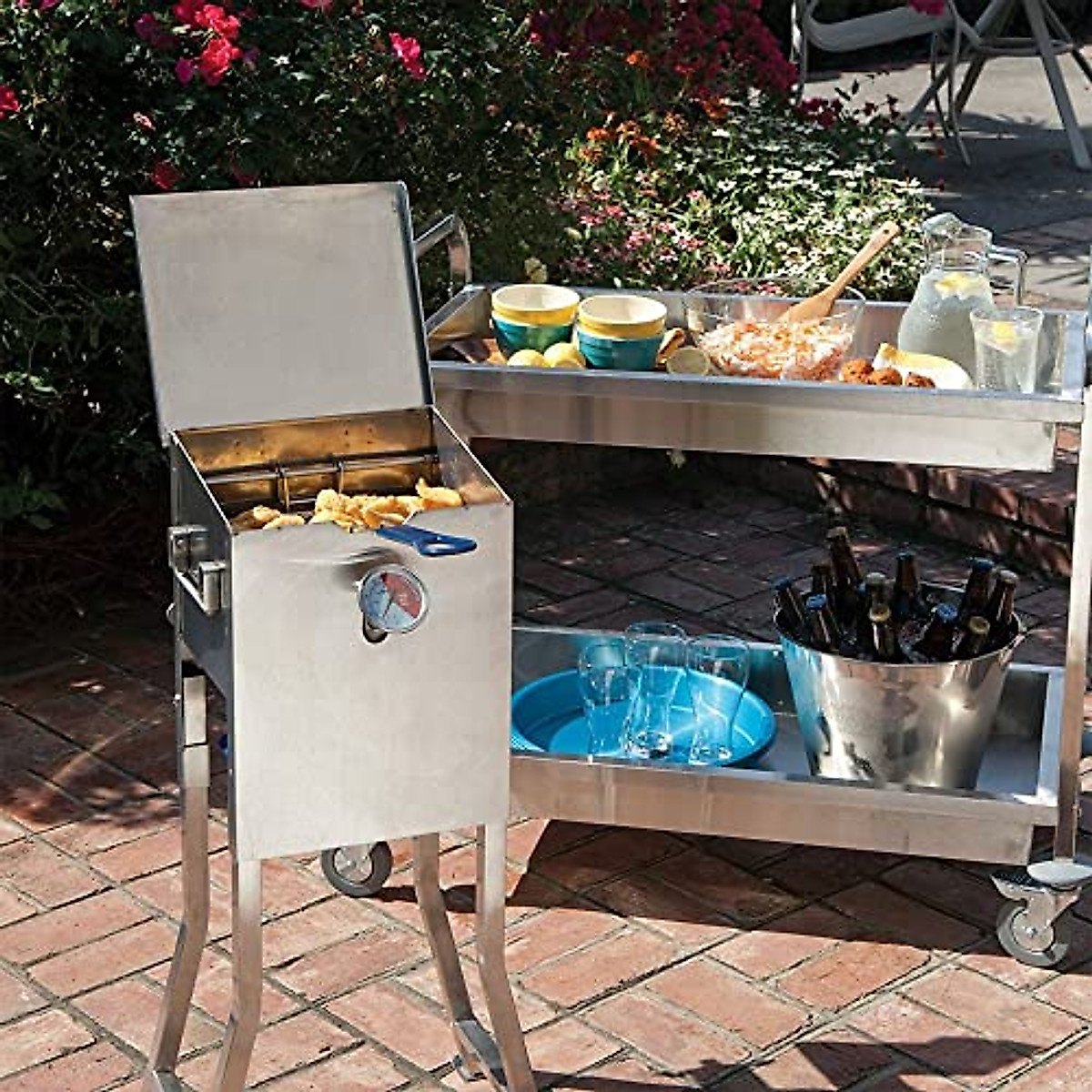 Bayou Classic 700-725 2.5-gal Stainless Bayou Fryer Freestanding or Table Top Includes Stainless Mesh Basket Fry Thermometer Drain Valve High Pressure Regulator w/ 48-in Stainless Braided LPG Hose