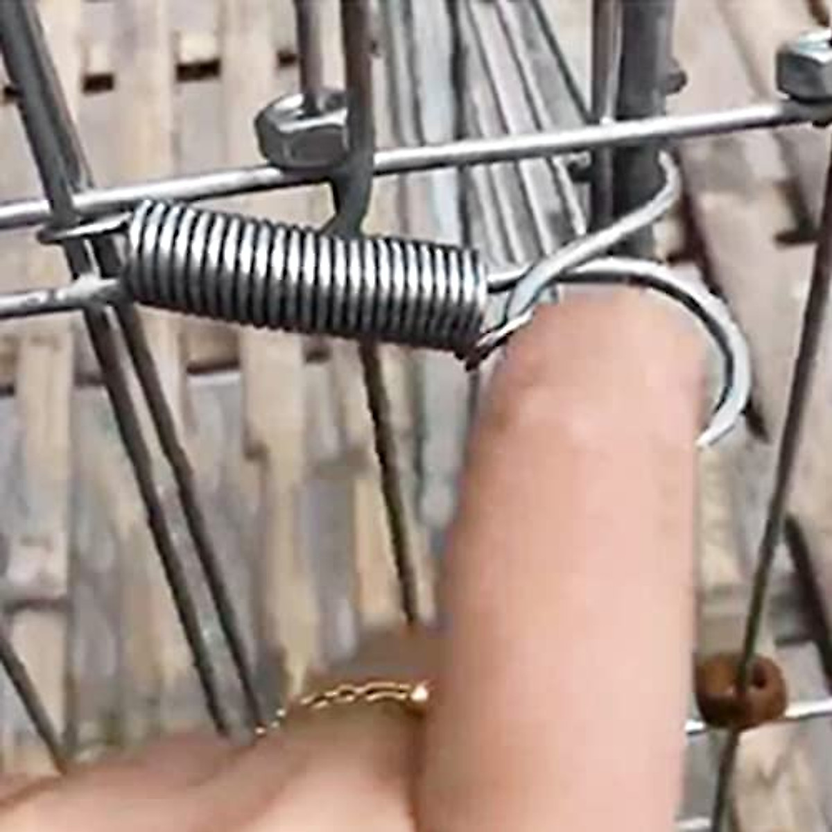 CHICIRIS Spring Cage Door Hook, 20PCS Cage Door Spring Hook Metal Finger Spring Latch Hook for Fixing Rabbit Pet Cage Door Farming Equipment(S)