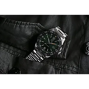 Luminox Pacific Diver XS.3137 Mens Watch 44mm - Dive Watch in Silver/Green Date Function 200m Water Resistant Sapphire Glass