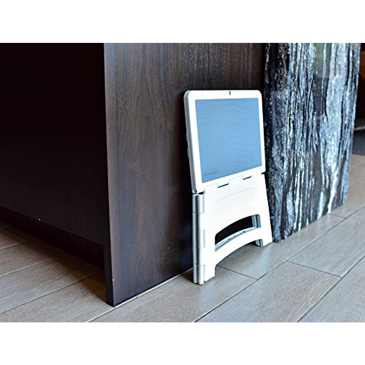 Rubbermaid RM-PL1W Folding 1-Step Plastic Stool, 300-pound Capacity, White