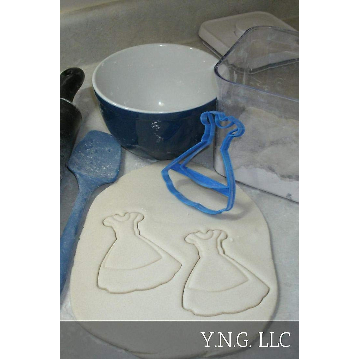 ALICE IN WONDERLAND ADVENTURES PRINCESS DRESS MOVIE CHARACTER COOKIE CUTTER USA MADE PR2912