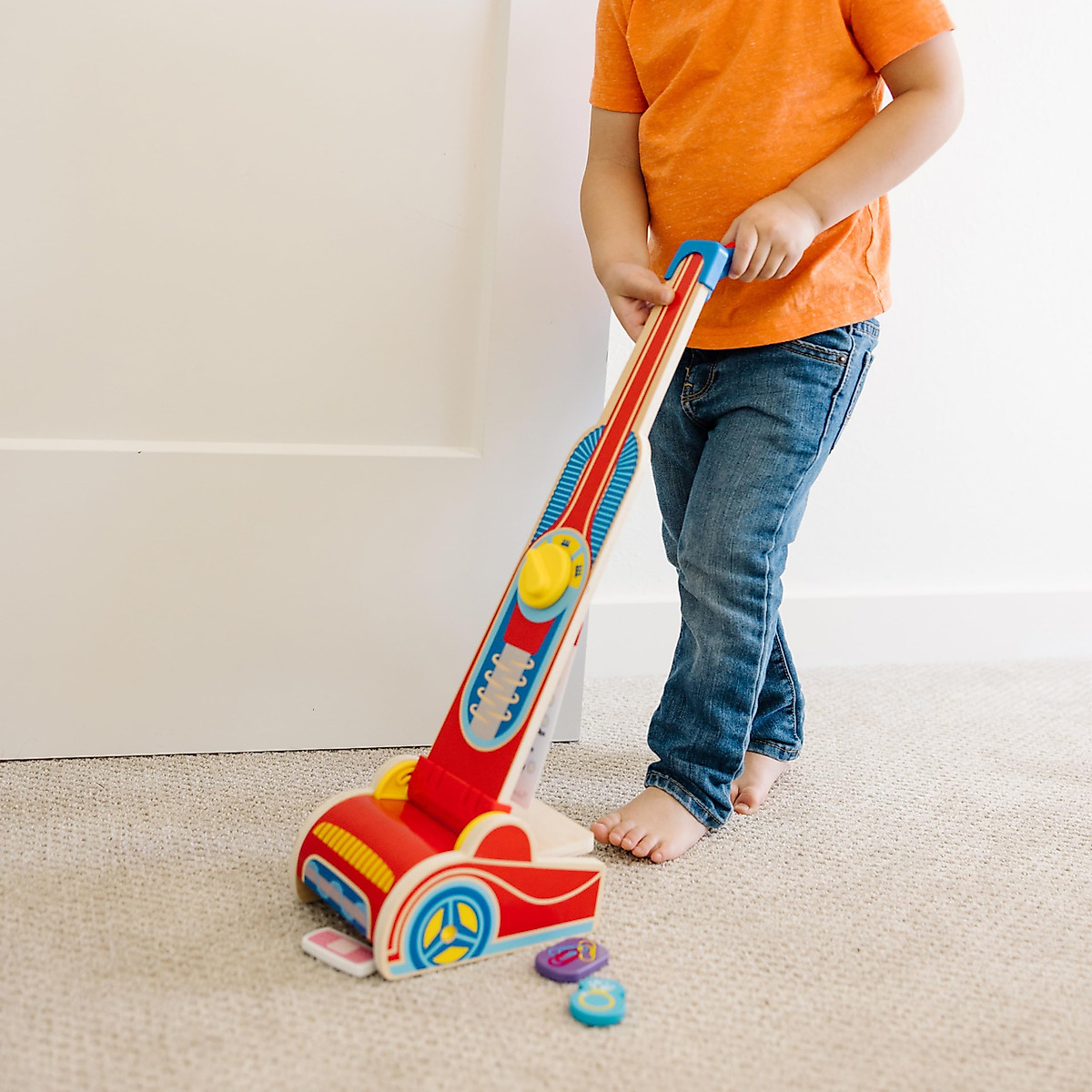 Melissa & Doug Wooden Vacuum Cleaner Play Set (10 pcs)