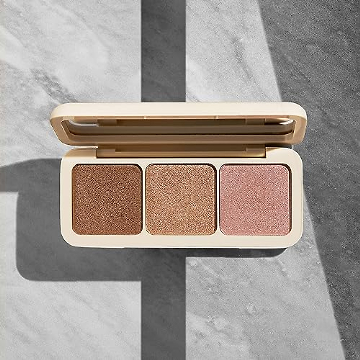 COVER FX Custom Enhancer Highlighter Makeup Palette - Buildable Illuminating Highlight - Use on Eyes, Cheeks and Body - Travel Friendly