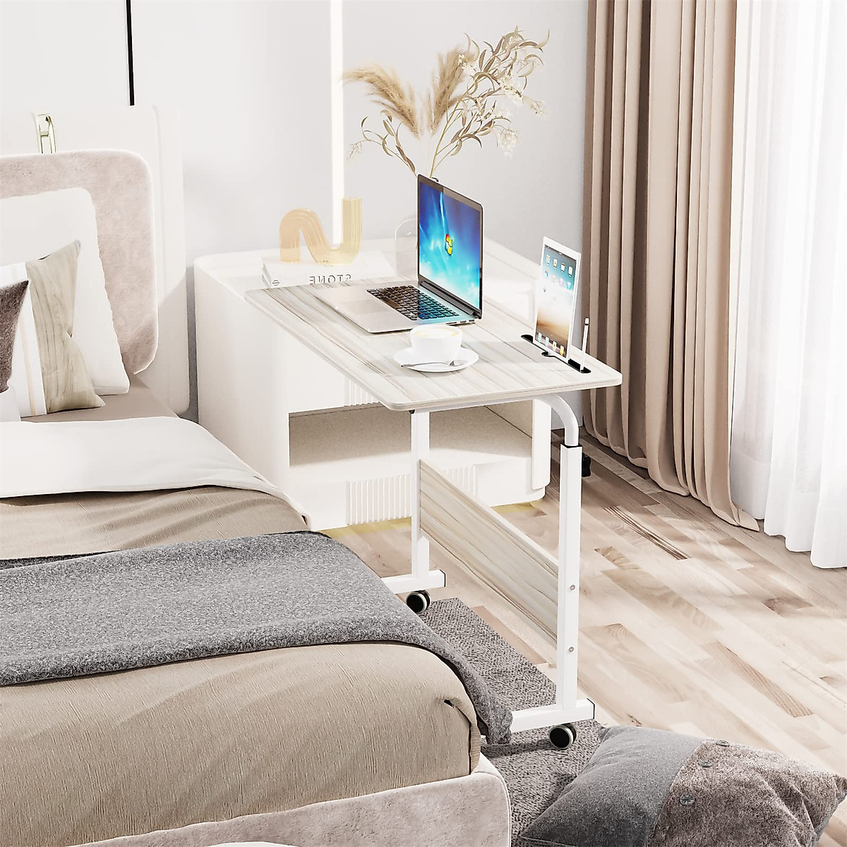 soges Mobile Side Table 31.5 '' End Table Sofa Table with Slot & Wheels Computer Desk Adjustable Movable Laptop Computer Stand Office Side Table,White Maple