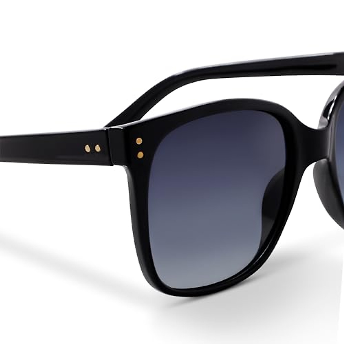 Peepers by PeeperSpecs Women's Poolside Polarized Sunglasses Square, Black, No Correction