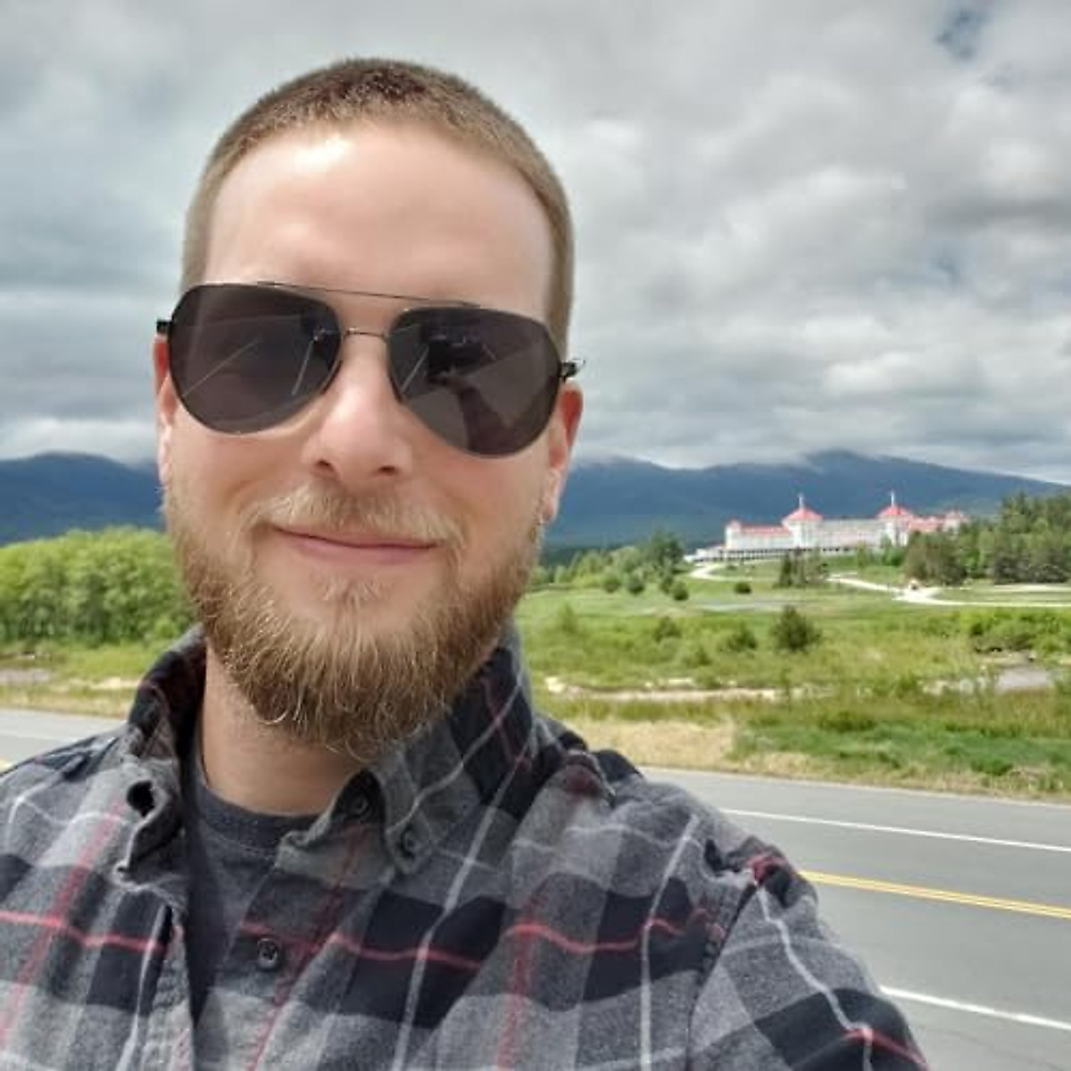 LUENX Men Women Aviator Sunglasses Polarized Shades Flexible Spring Hinge - Black Lens Gunmetal Metal Frame 60mm