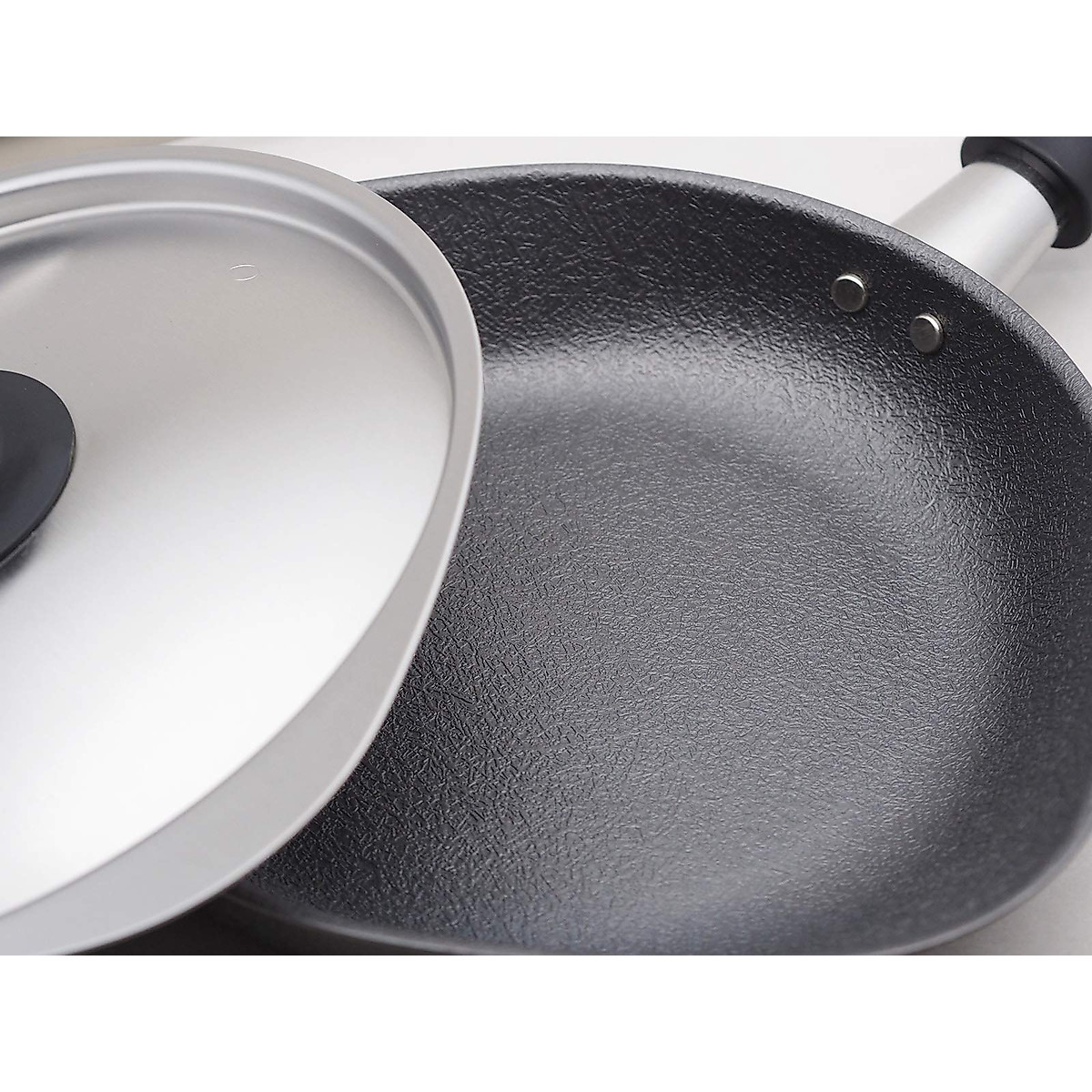 Sori Yanagi Iron Frying Pan, Made in Japan, 9.8 inches (25 cm), Double Fiber Line Nitride Treatment, Includes Lid, Induction Compatible
