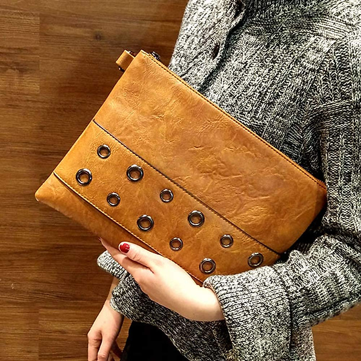 NIGEDU Fashion Rivet Women Envelope Clutch Bag PU Leather Crossbody Messenger Bags Female Shoulder Handbag Wristlet Clutches (Brown)