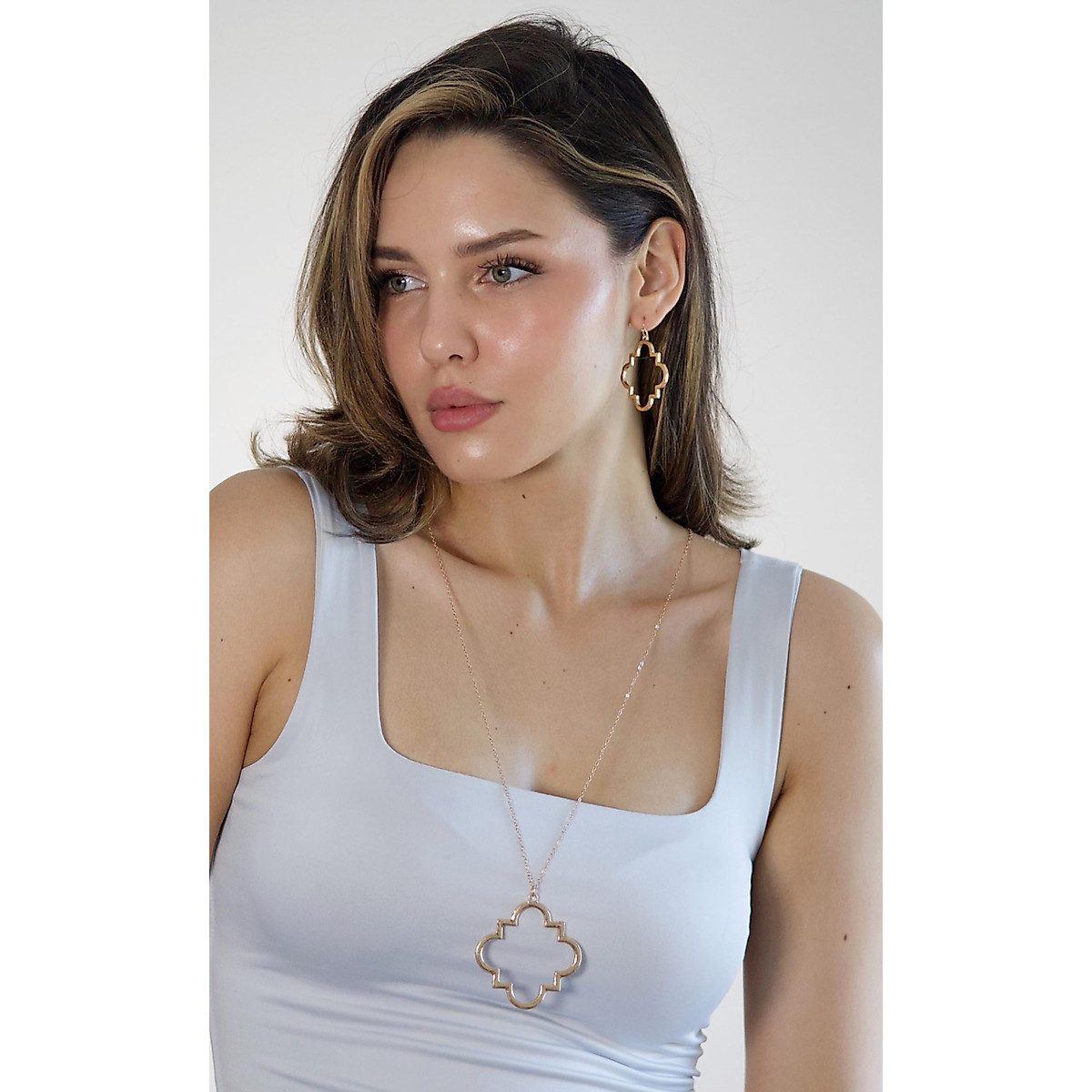 POMINA Gold Fashion Long Chain Necklace Quatrefoil Necklace Two-Tone Clover Pendant Necklace Geometric Pendant Sweater Long Necklace for Women (Worn Gold)
