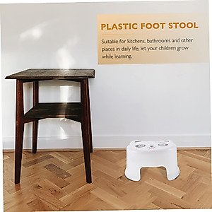 Homoyoyo Cartoon Plastic Stool Baby Sink Stools for Adults Round Ottoman Stool Kids Stools Home Step Stool Safety Steps Bathroom Chair Aldult Child White Plastic Chair