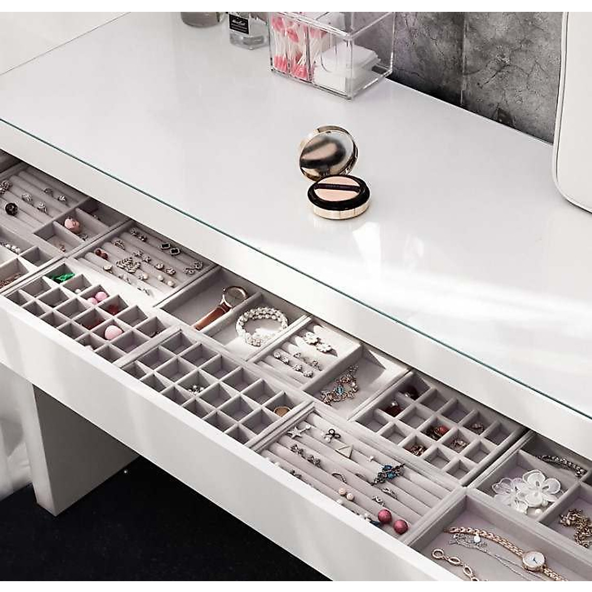 7 Slots Luxury Ring Display Case Jewelry Tray Organizer 8.26 x 5.11 inch / 21x13cm Stackable Storage Case Box Coated with Grey Velvet Rings Holder Protection