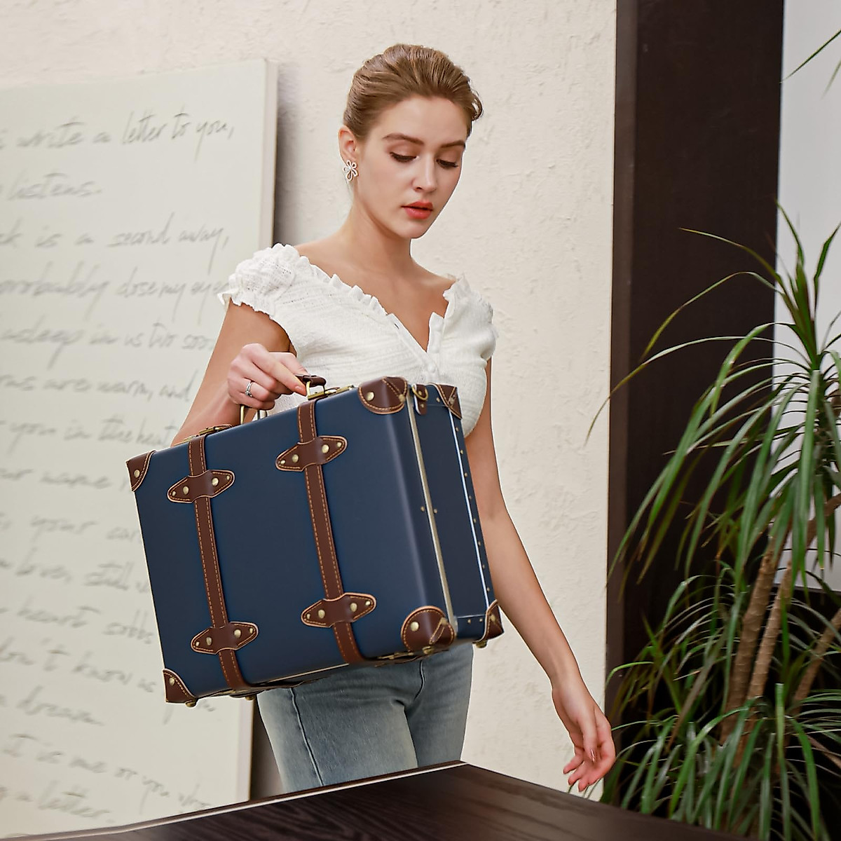 urecity Vintage and Cute Carry-on Overnight Case Non-wheeled Mini Leather Trunk Suitcase with Shoulder Strap