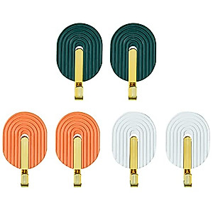 Bsxgse Creative Wall Hook Hand Heart Wall Hanger No Drilling Easy to Install Hooks Strong Adhesive Cute Ornament Decorative Wall Hooks Quilt Wall Hangers 36 Inches (Green, One Size)