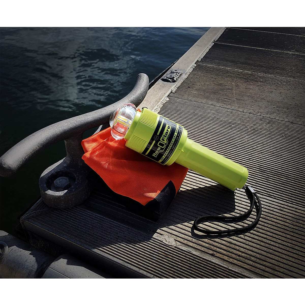 ACR ResQFlare E-Flare Safety Kit - Marine Electronic Boat Flare Meets USCG Daytime and Nighttime Coast Guard Boating Requirements